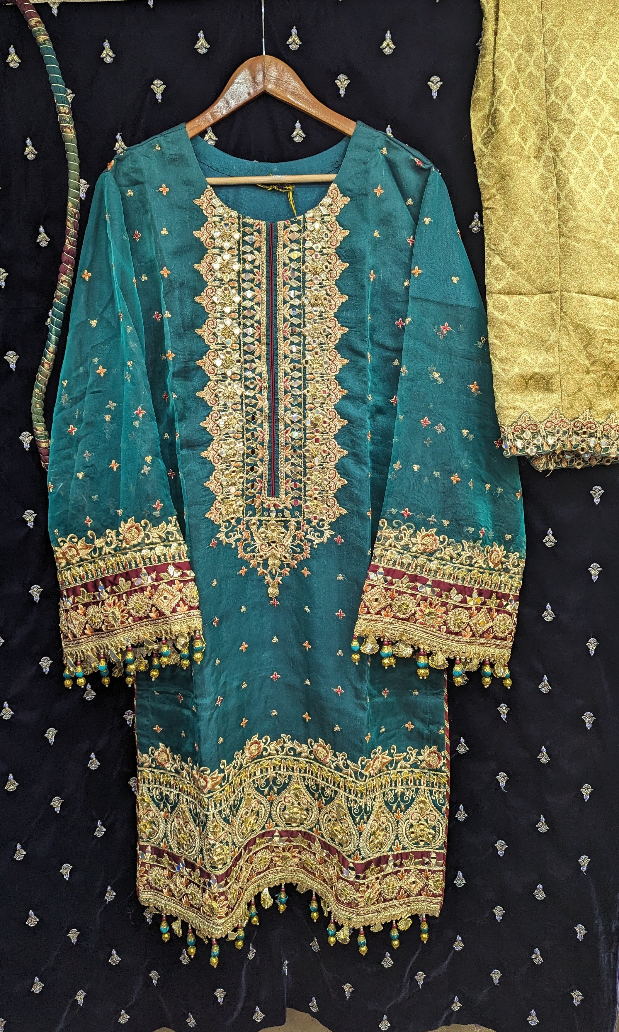 KARMA HEAVY STITCHED 24 3 PC STITCHED D-09 – Siyaab Lawn Hub